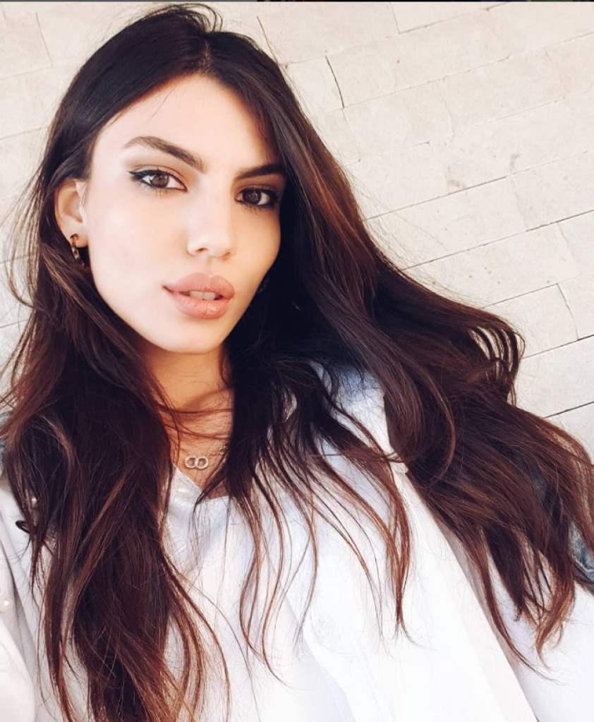 Bikovićeva devojka ima sestru koja je preslikana ona