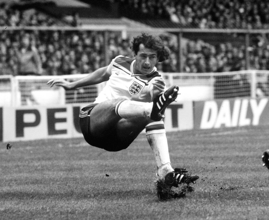 In memoriam, umro legendarni Trevor Frensis, engleski fudbal