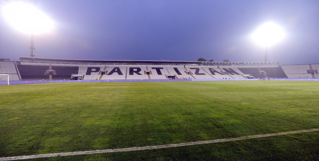 Huligani upali na stadion Partizana