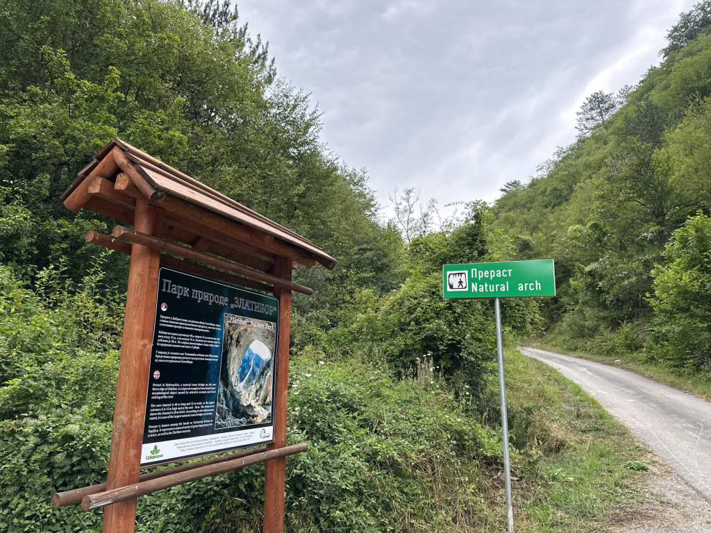 Čudo prirode na Zlatiboru, kameni most prerast