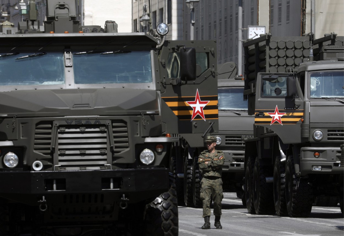 Kako funkcioniše TOS-2, ruski višecevni bacač raketa?