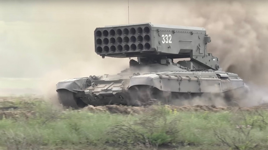 Kako funkcioniše TOS-2, ruski višecevni bacač raketa?