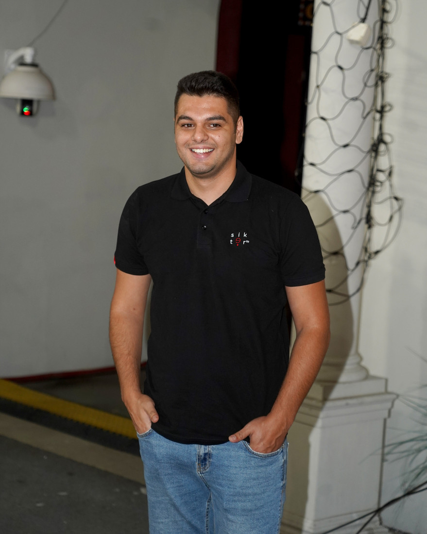 Adam Đogani zaprosio devojku