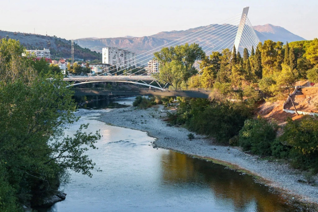 Automobil sleteo u reku Moraču