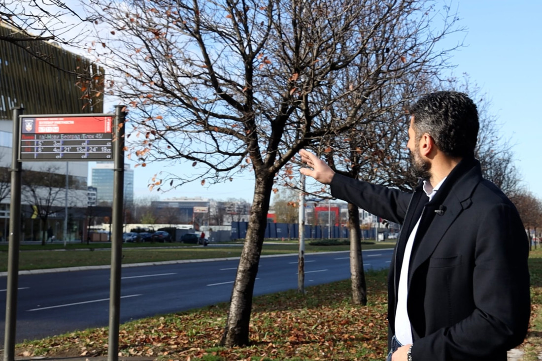 Info table na stanicama istorijski događaj za javni prevoz