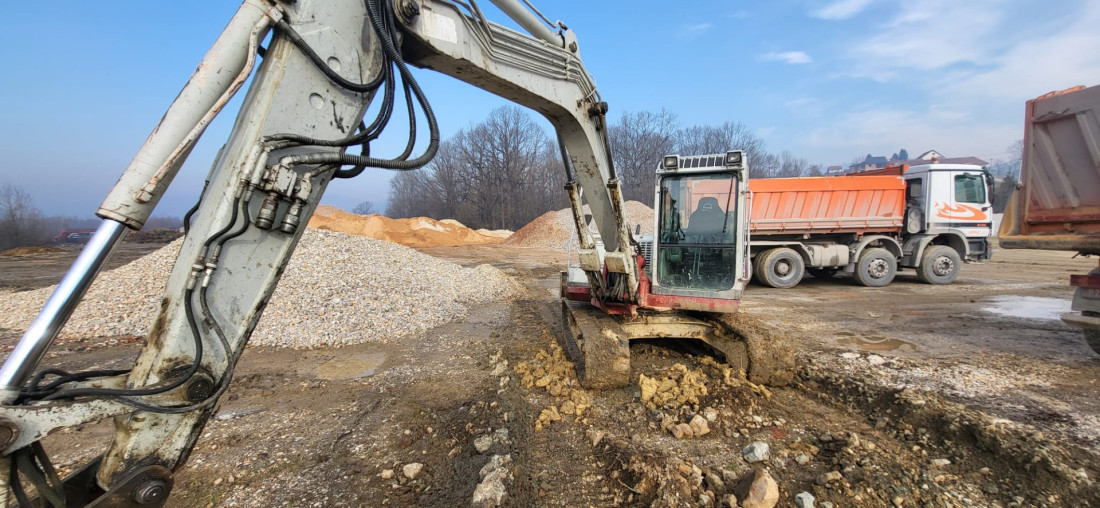 Kako je ukraden bager u Lučanima