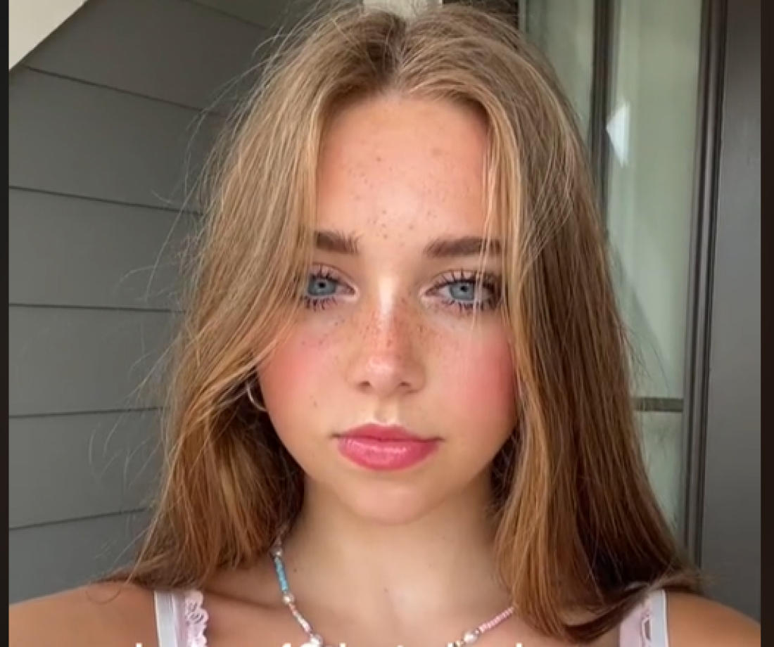 Tinejdžerka bez noktiju na nozi