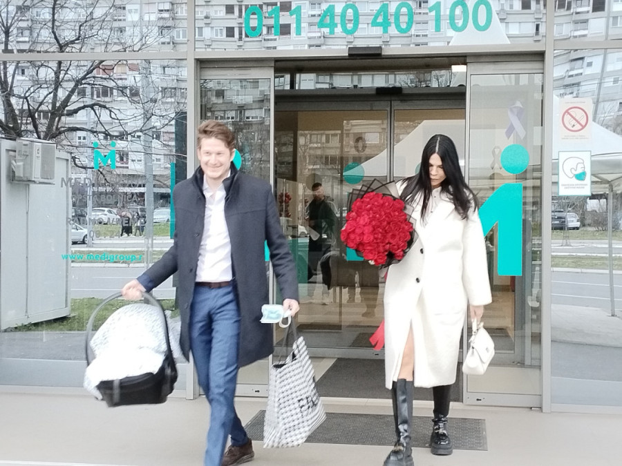 Dejana Živković izašla iz porodilišta