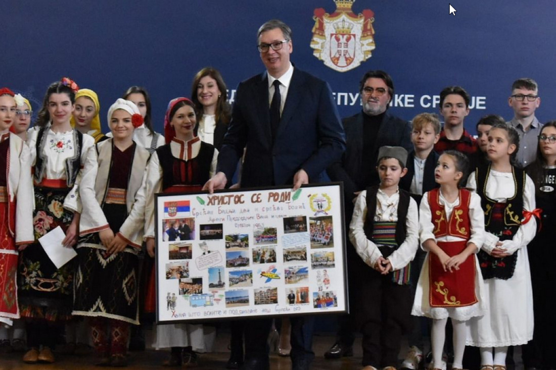 Predsednik Vučić sa srpskom decom iz Severne Makedonije