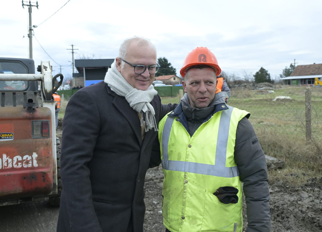 Vesić u Grockoj obišao radove na putu Brestovik-Umčari