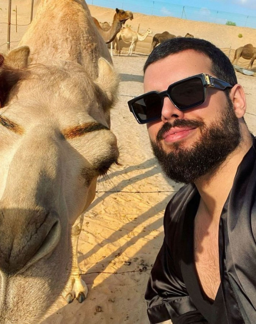 Adam Adaktar o vakcinaciji i ishrani svoje dece