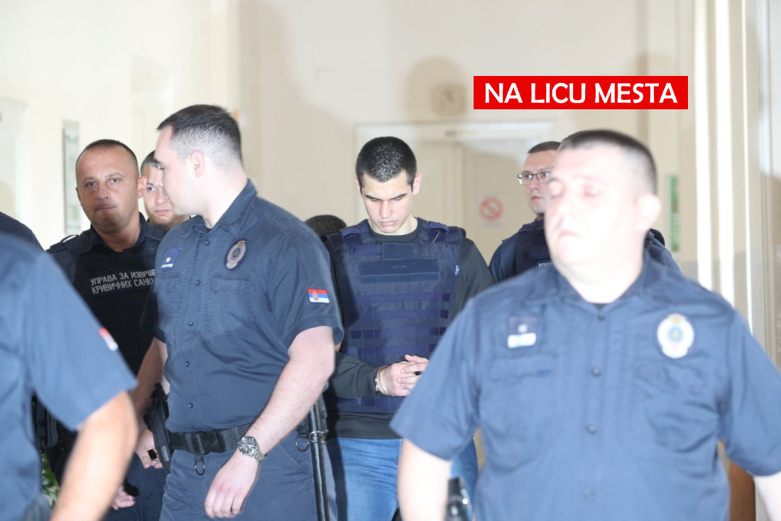 LICE ZLA! Uroš Blažić u panciru i sa lisicama