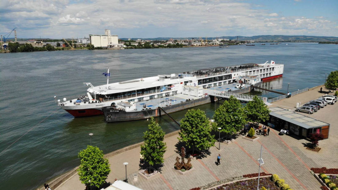 Prvi rečni kruzeri u luci Kladovo