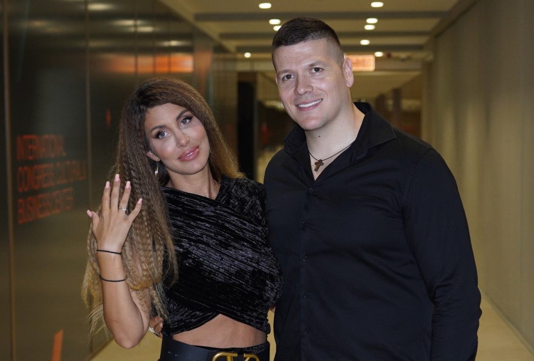 Sloba Radanović objavio fotku sa majkom i ženom