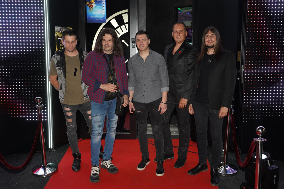 Aca iz Amadeus benda istetovirao glavu (FOTO)