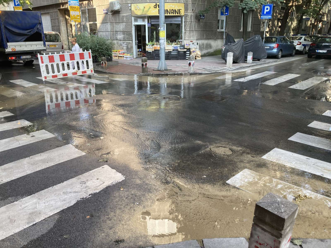 Pukla cev u centru Beograda, građani bez vode