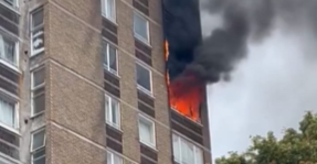 Gori zgrada u Londonu