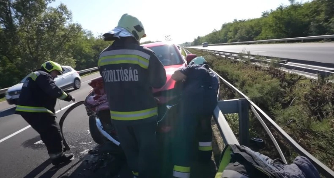 Stuberi doživeli udes, automobil uništen