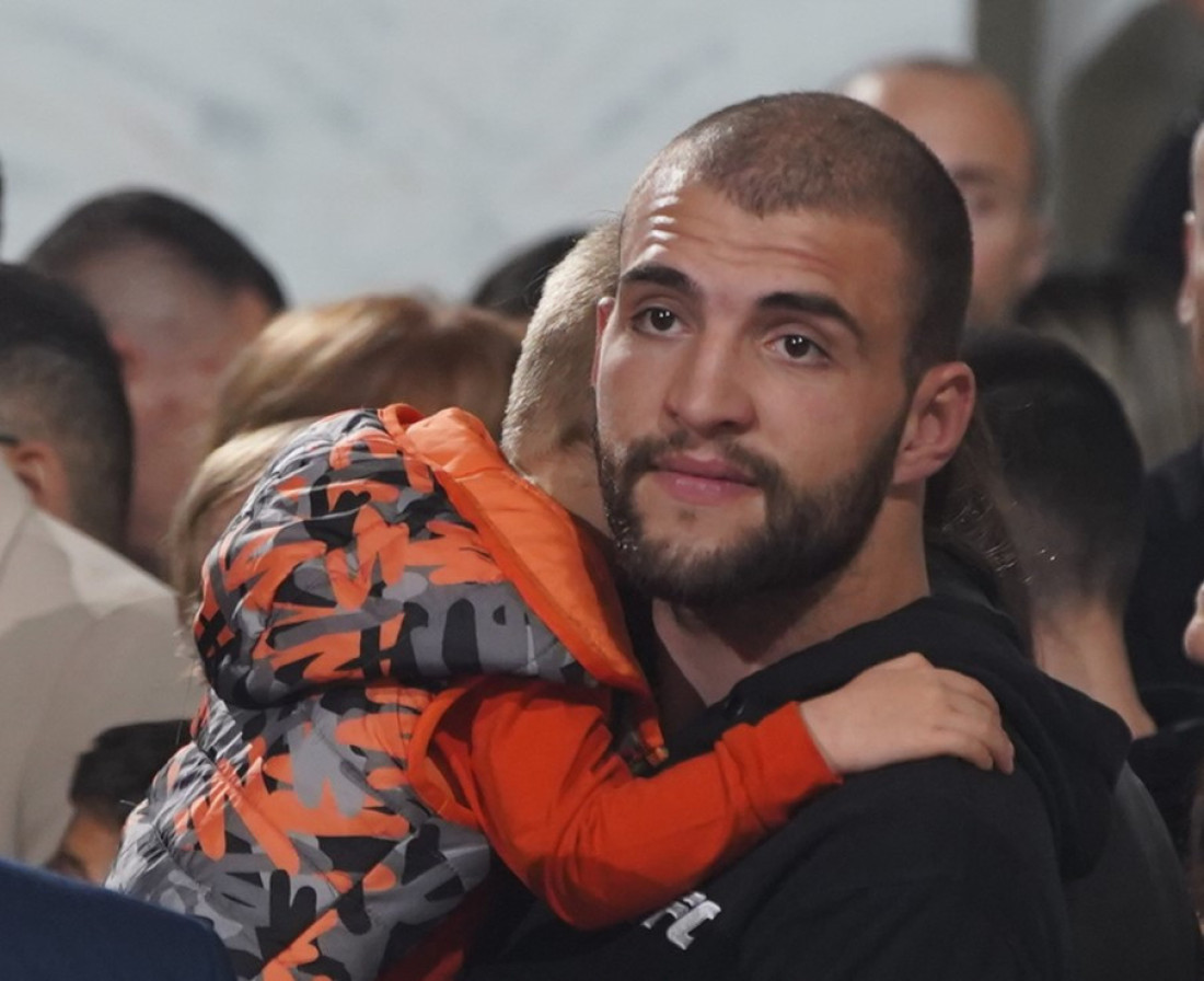 Veljko objavio fotografiju sa dedom i sinovima!