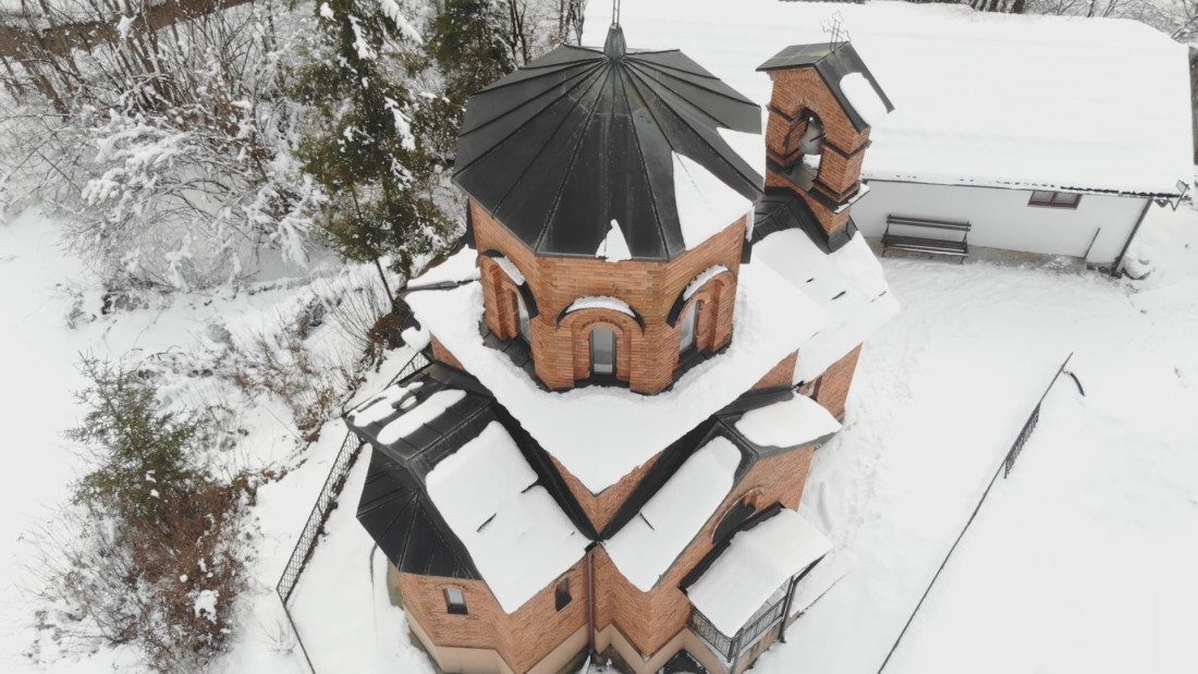 Na ovo mestu sahranjen je junak Pavle Orlović