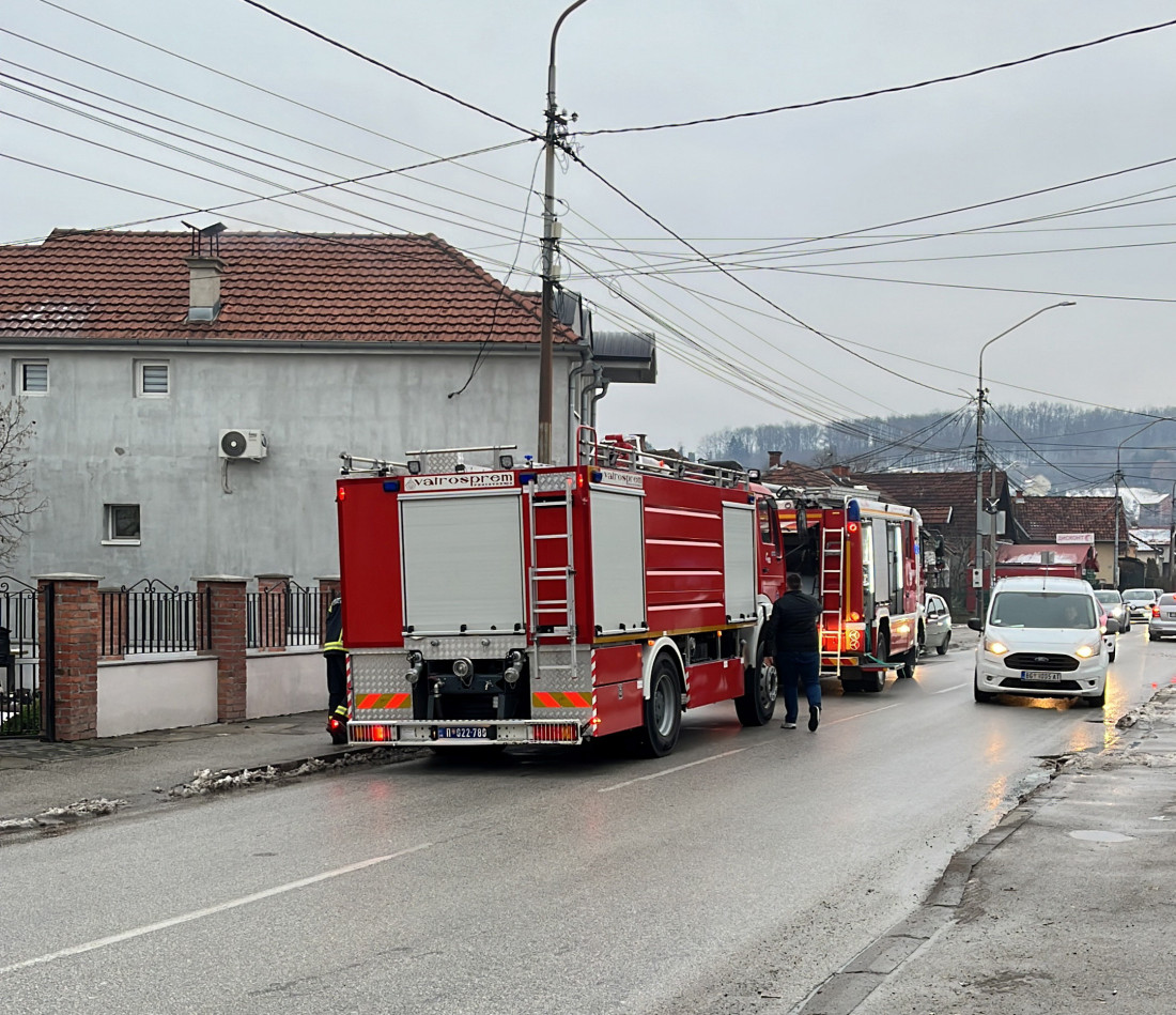 Gori vrtić: Vatrogasci gase vatru, roditelji došli po decu