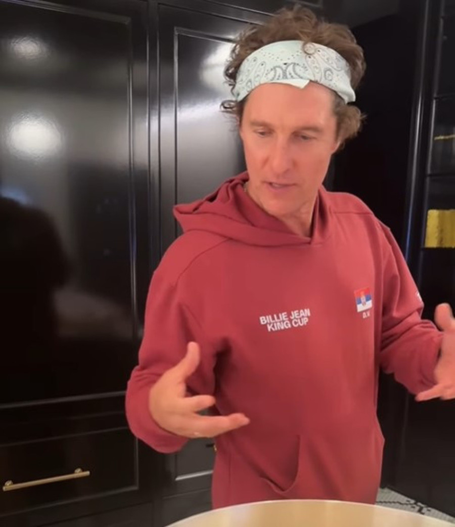 Metju Mekonahi proslavio Božić u duksu sa srpskom zastavom