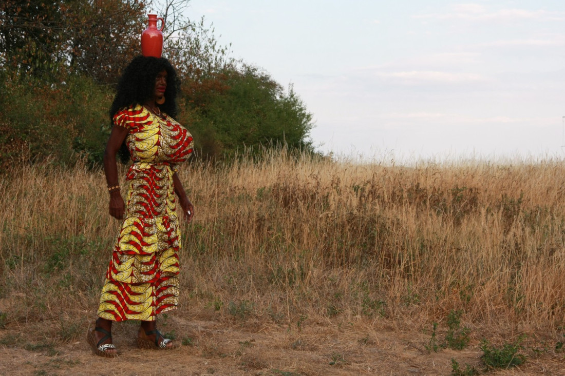Belkinja postaje crnkinja i seli se u Afriku