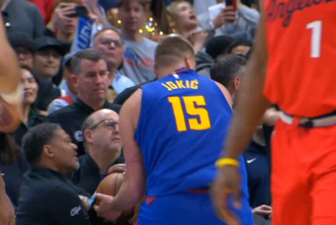 Jokić se borio za loptu sa trenerom Klipersa