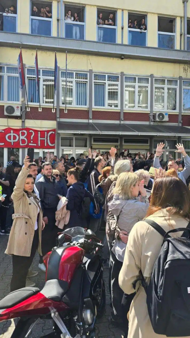 Divljaštvo blokadera ispred DIF-a u Novom Sadu