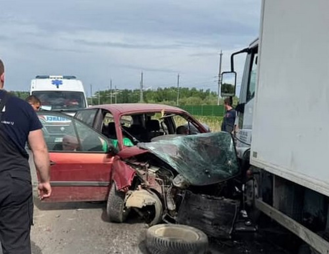 Direktan sudar kamiona i automobila