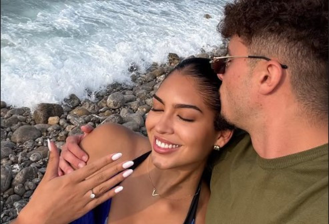 Luka Bojović verio devojku na Ibici