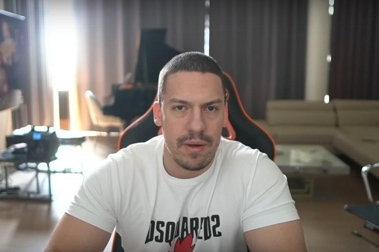 Baka Prase bio u šemi sa glumicom za odrasle