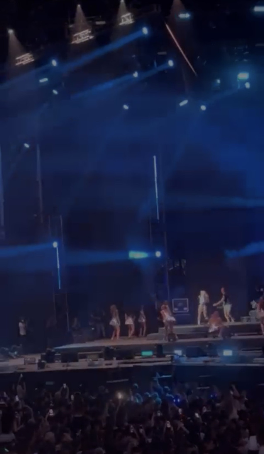 Ema Radujko doživela peh na nastupu!