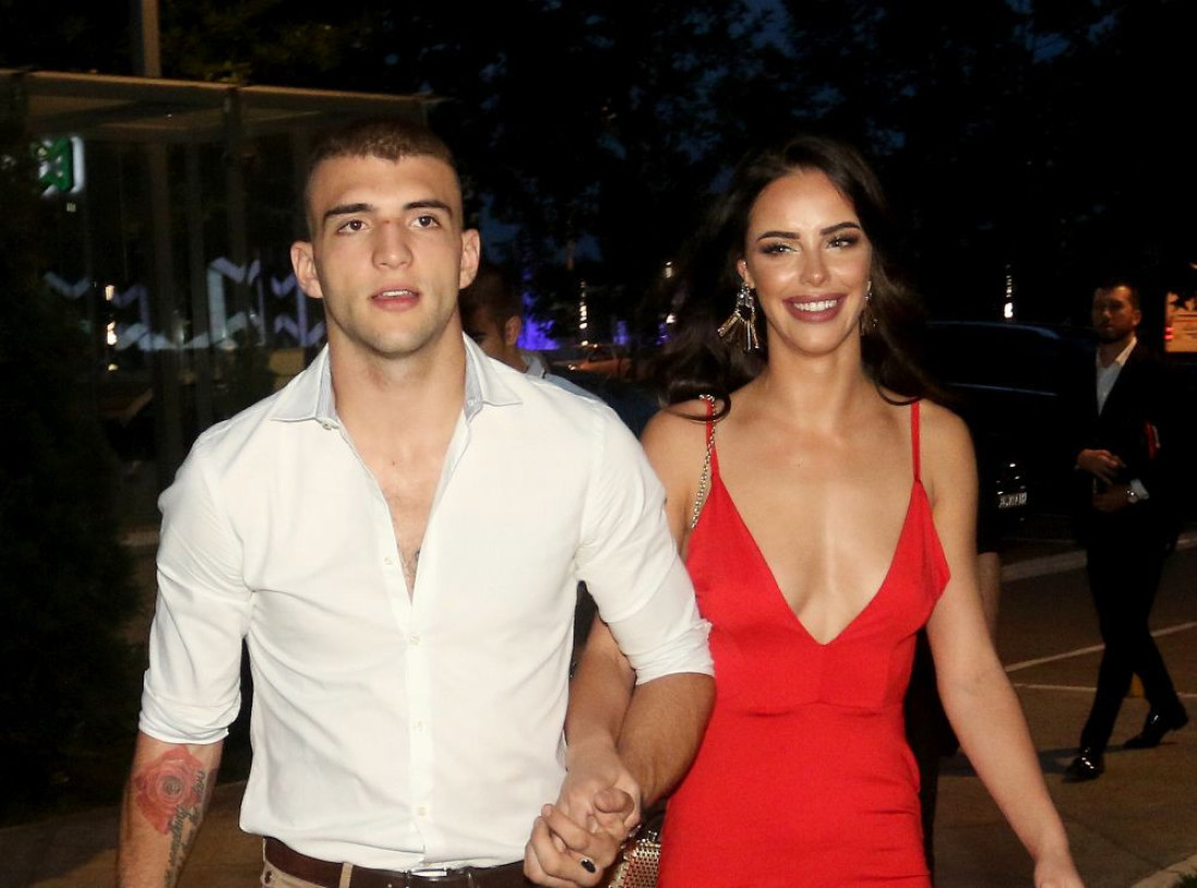 Veljko Ražnatović sa ženom kod kuma na velikoj proslavi