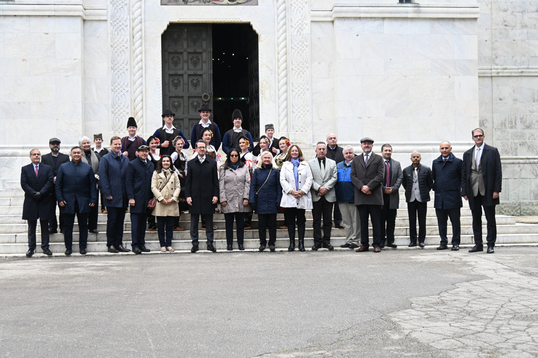 Marko Đurić sa diplomatama Oplenac i Topola