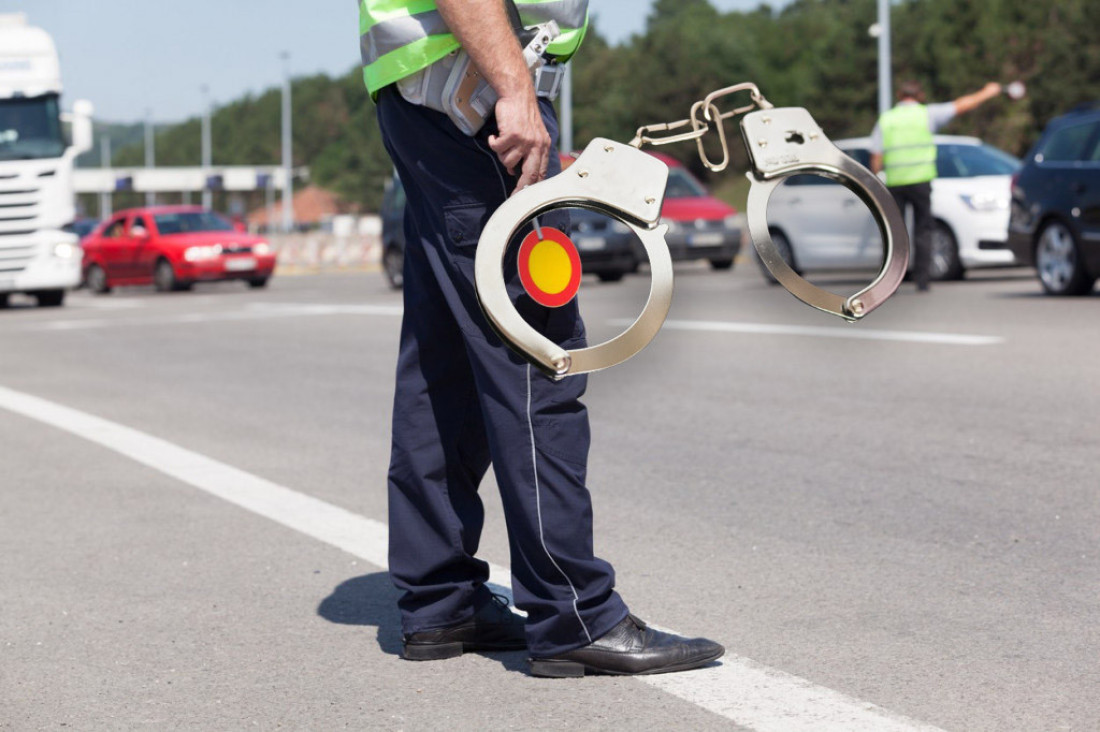 Udario policajca kolima na Voždovcu pa pobegao