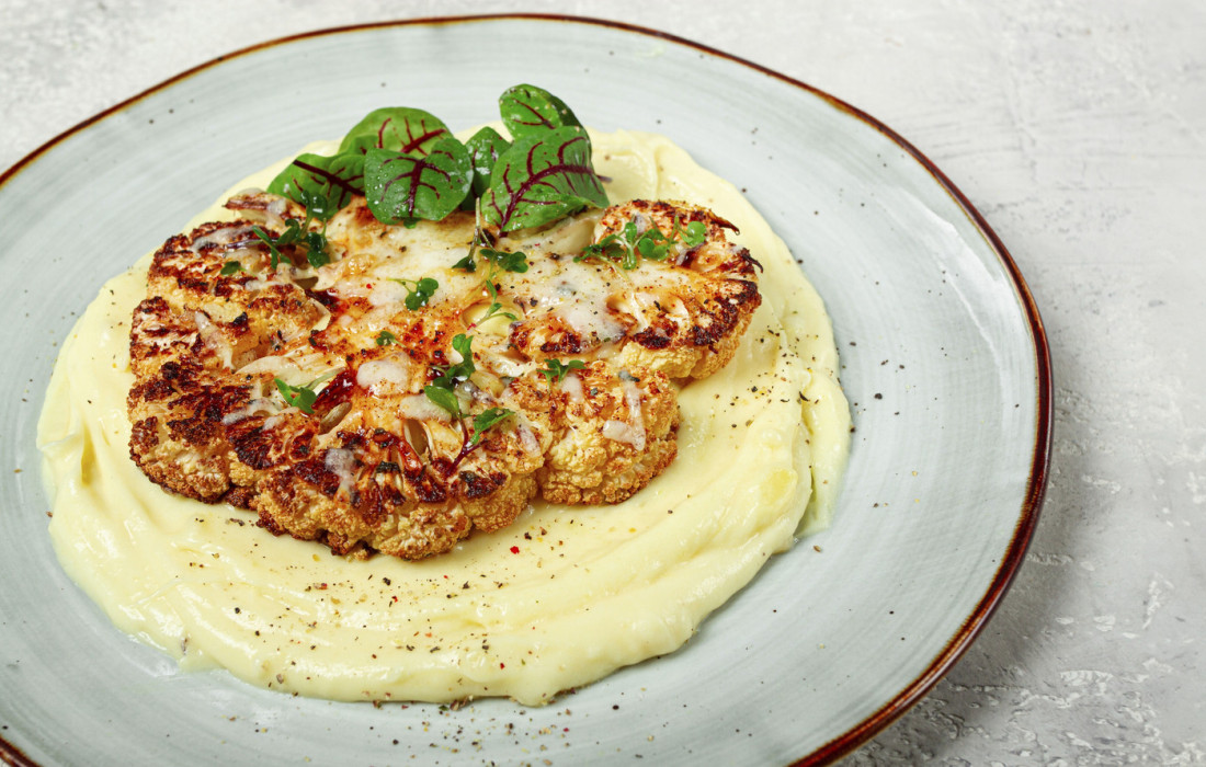 Recept dana: Stek od karfiola sa pestom od pistaća