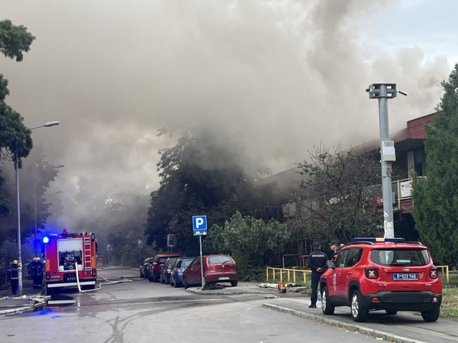Posle više od osam sati lokalizovan požar na Novom Beogradu